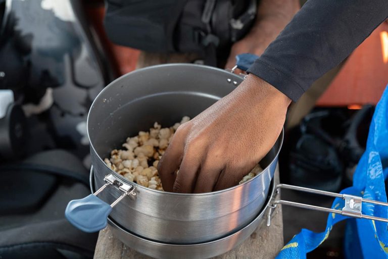 Best Pot for Making Popcorn [6 Great Options] - HowdyKitchen