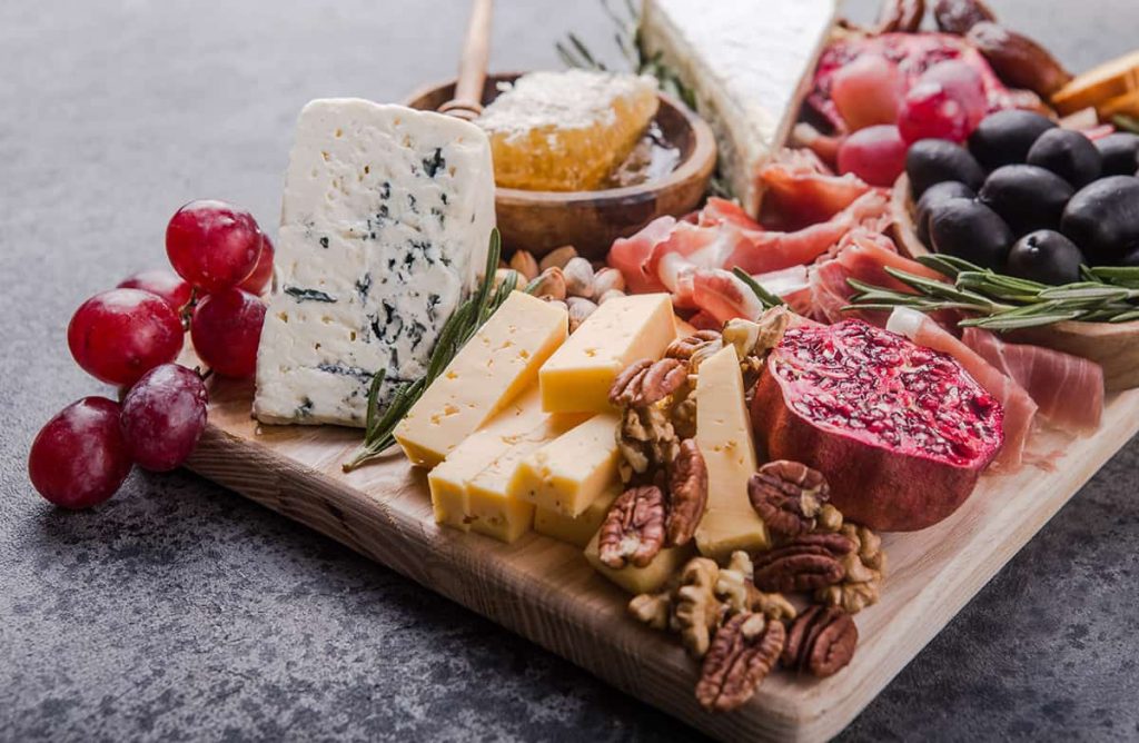 Cheese Board Sizes - What You Need to Know - HowdyKitchen