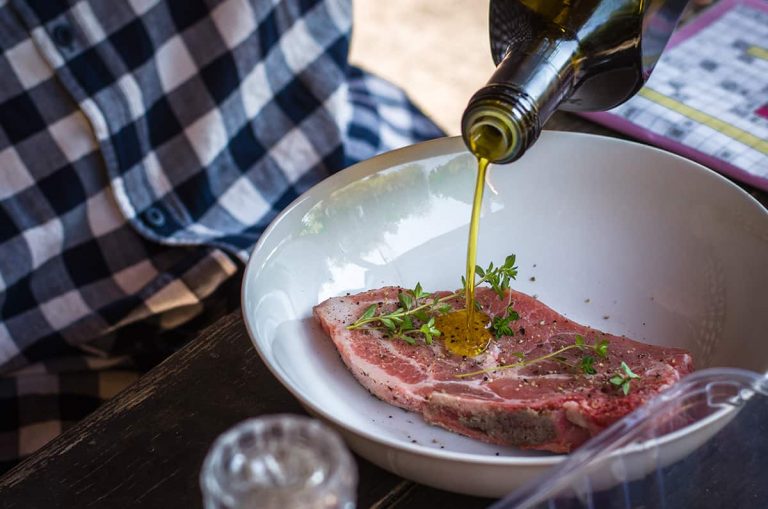 4 Best Oil For Grilling Steak - HowdyKitchen