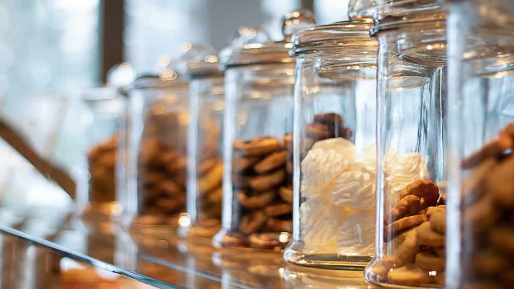 How Long Do Cookies Stay Fresh in a Cookie Jar? - HowdyKitchen