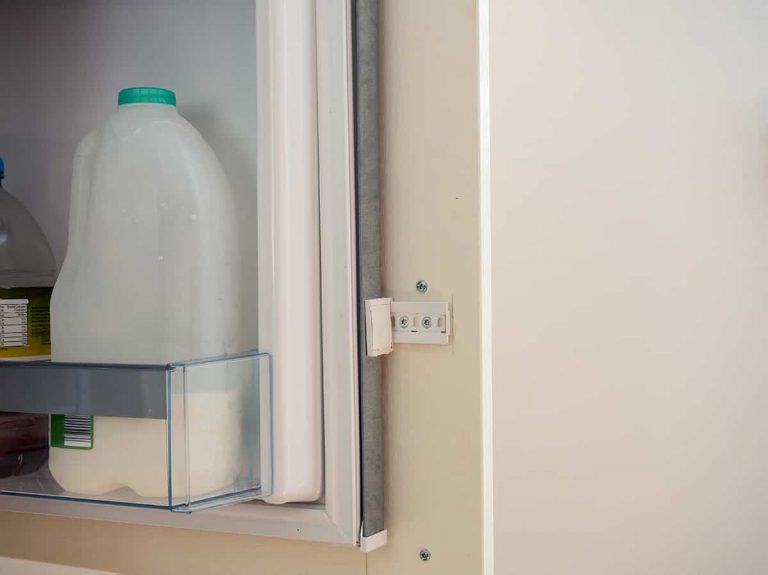 How To Remagnetize Freezer Door Seal - HowdyKitchen