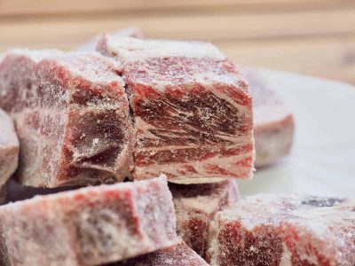 How Long to Thaw Prime Rib (and the Best Ways to Do That) - HowdyKitchen