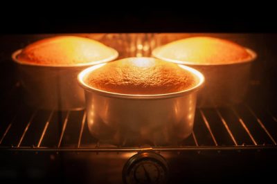 At What Temperature Should You Bake a Cake? - HowdyKitchen