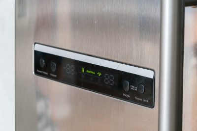 How to Reset Frigidaire Ice Maker (Quick & Easy Way) - HowdyKitchen