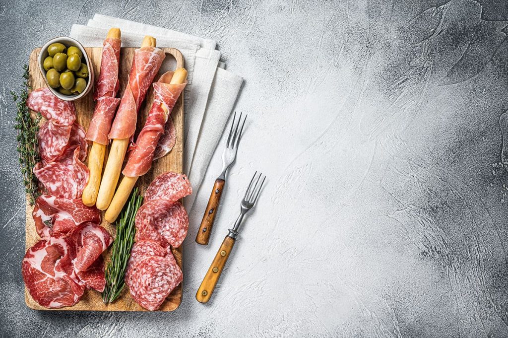 4 Different Types of Charcuterie Boards - HowdyKitchen