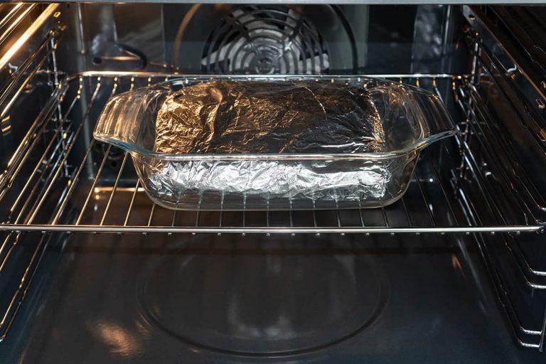 How to Prevent Oven Splatter (5 Effective Methods) - HowdyKitchen