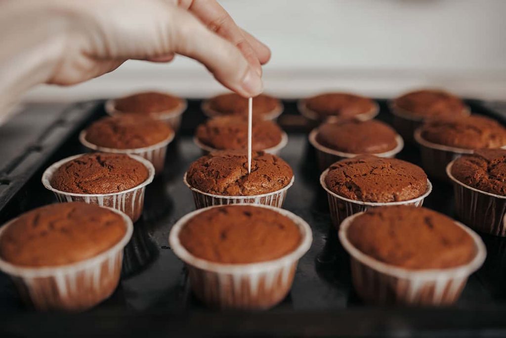 How to Tell if Brownies are Done - HowdyKitchen