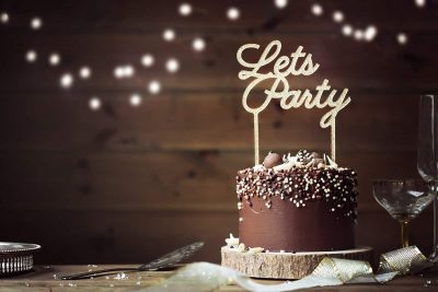 What Are the Cake Topper Sizes? - HowdyKitchen