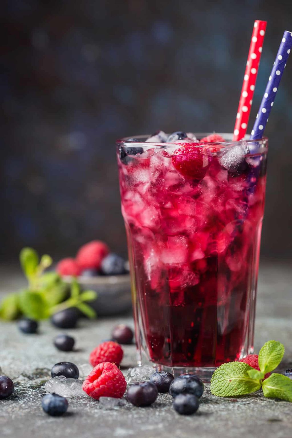 Blueberry Vodka Lemonade - HowdyKitchen