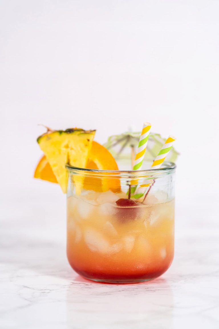 20 Fruity Vodka Cocktails For Refreshing Summer Vibes - HowdyKitchen