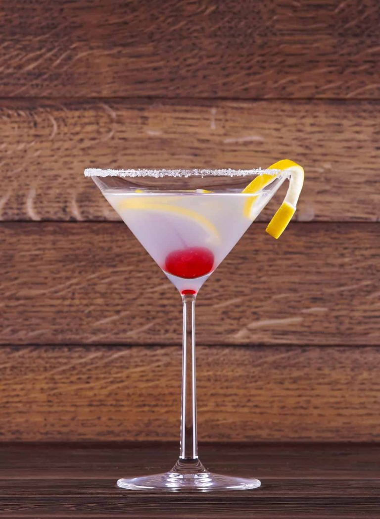 12 Summer Gin Cocktails - Refreshing Recipes for Hot Days - HowdyKitchen