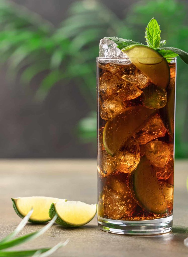 14 Refreshing Summer Rum Cocktails - HowdyKitchen