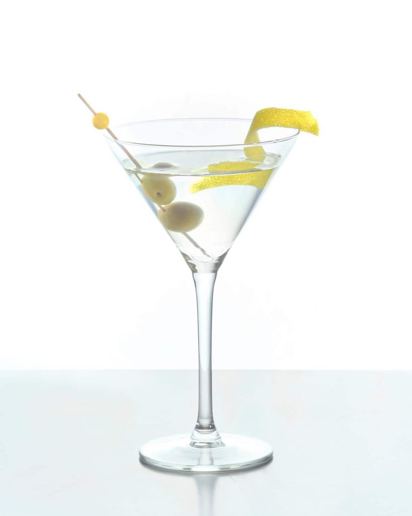 Gin Martini Cocktail Recipe - HowdyKitchen