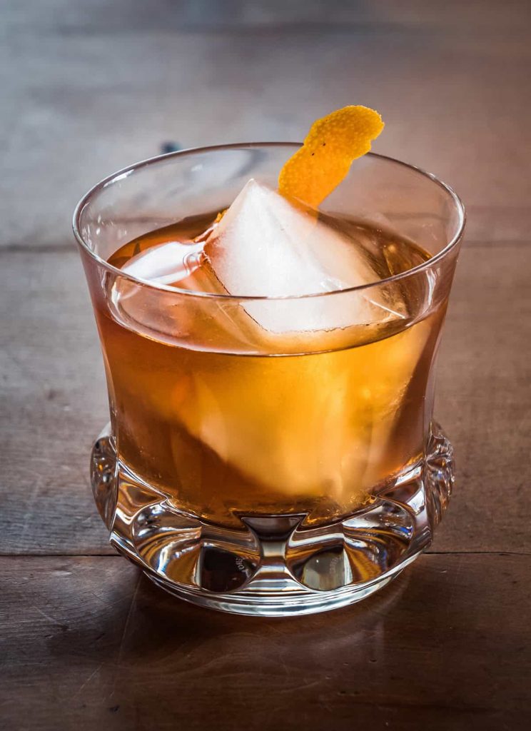 Old Fashioned Cocktail - HowdyKitchen