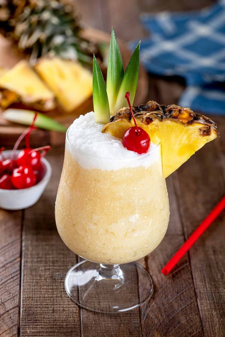 15 Awesome Tropical Rum Cocktails for Instant Island Vibes - HowdyKitchen