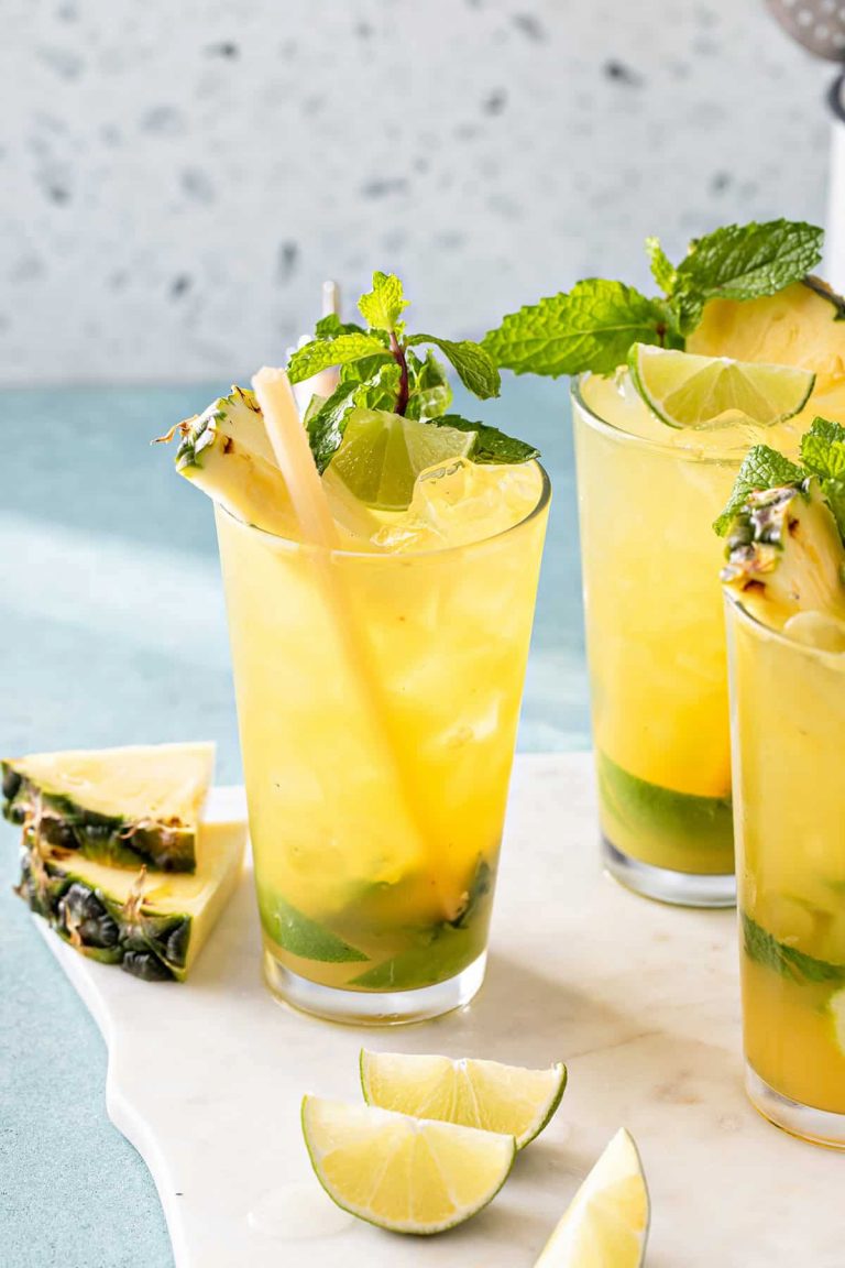 Pineapple Mojito Cocktail Recipe - HowdyKitchen