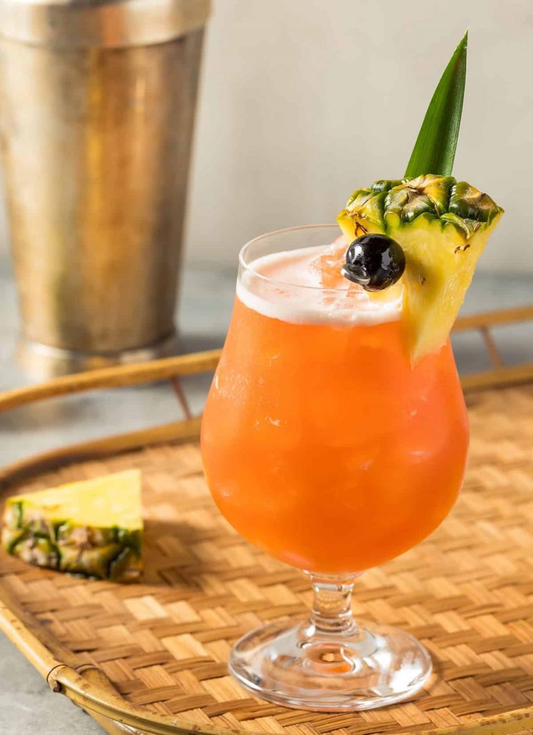 15 Awesome Tropical Rum Cocktails for Instant Island Vibes - HowdyKitchen