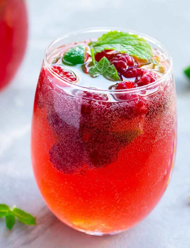 Sparkling Raspberry Lemonade - HowdyKitchen