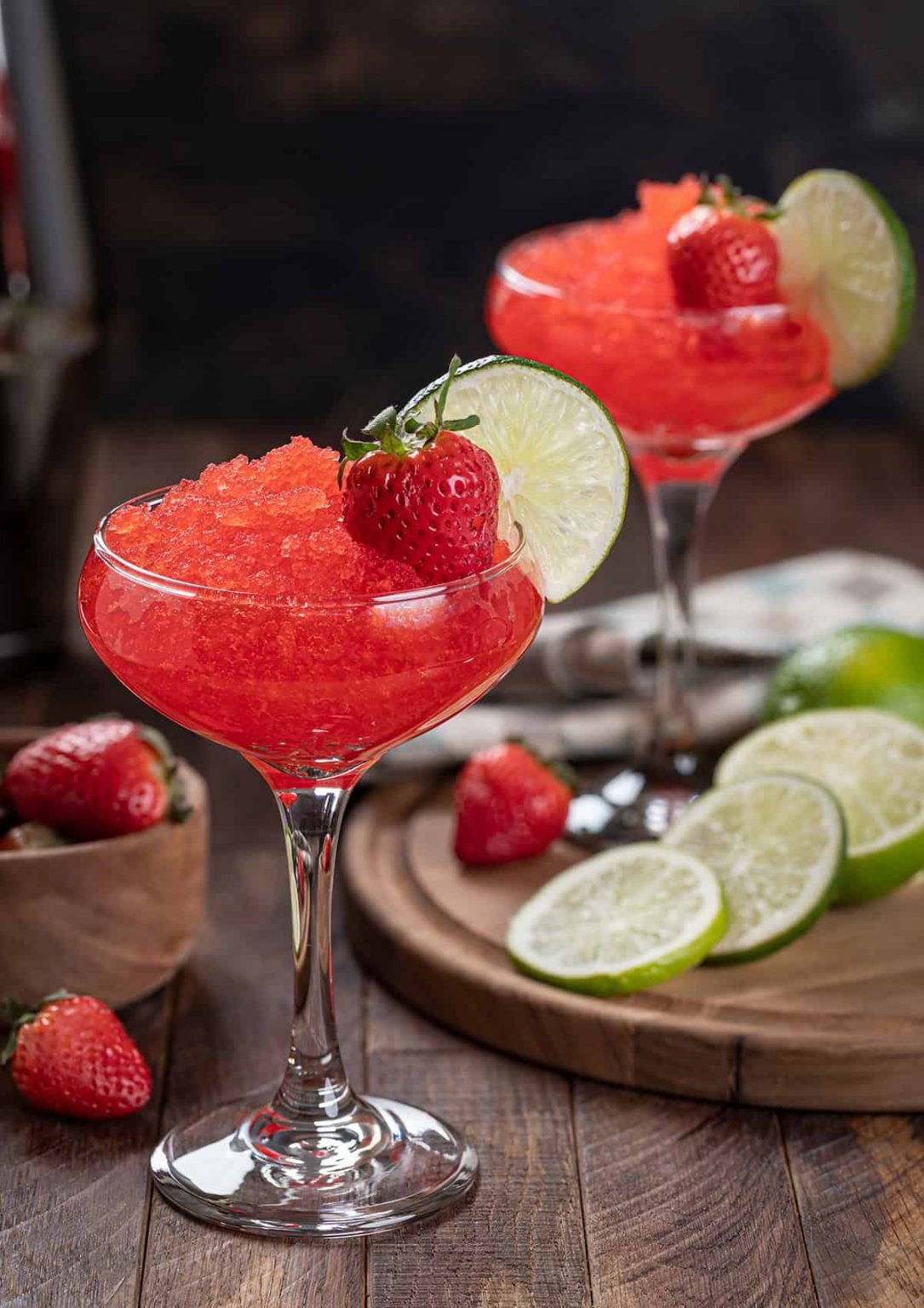 Strawberry Daiquiri Cocktail - HowdyKitchen