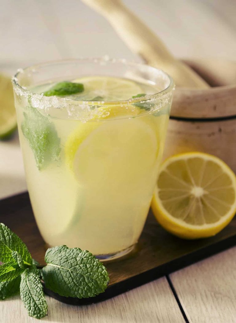 Tequila Mint Lemonade - HowdyKitchen