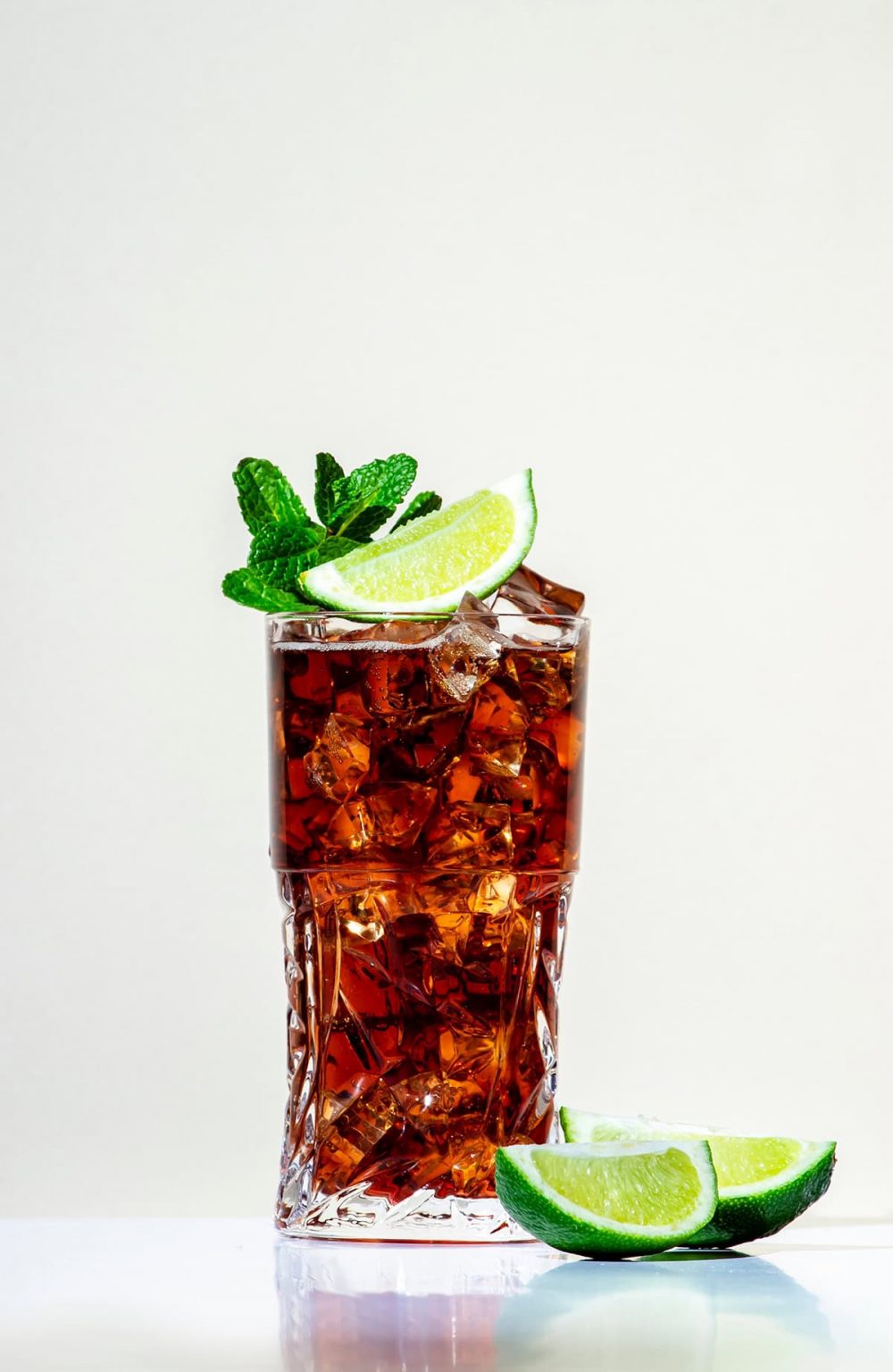 12 Coke Cocktails to Elevate Your Drink Game - HowdyKitchen