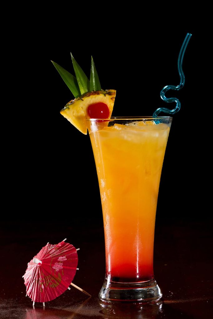 Caribbean Rum Punch - HowdyKitchen