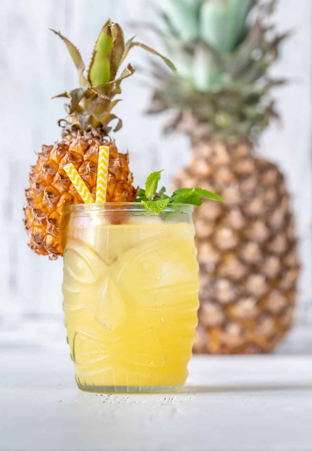 Coconut Rum Punch - HowdyKitchen