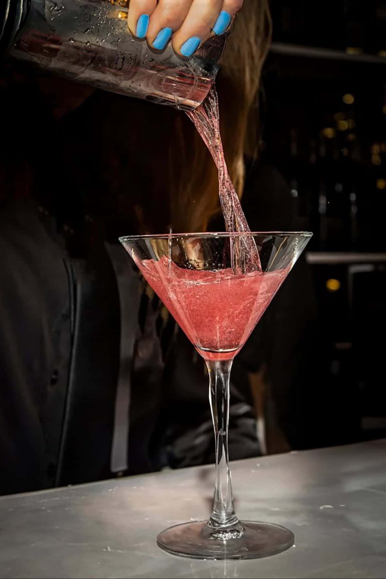 15 Flavorful Pink Cocktails - HowdyKitchen