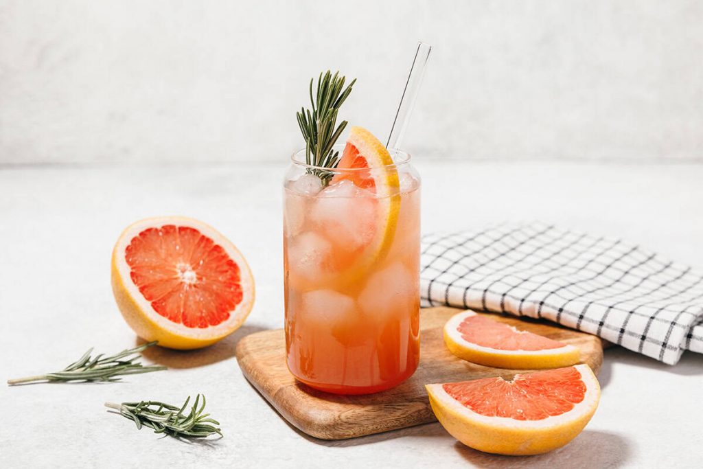 14 Grapefruit Cocktails to Try - HowdyKitchen