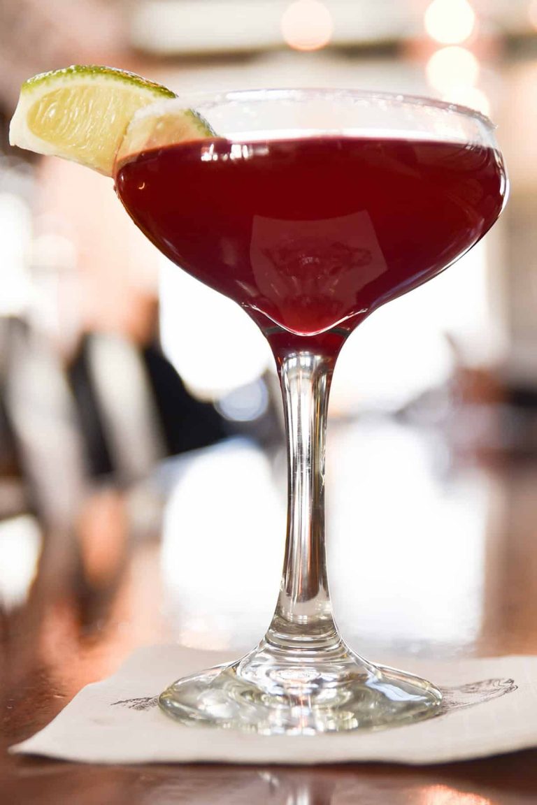 15 Flavorful Pink Cocktails - HowdyKitchen