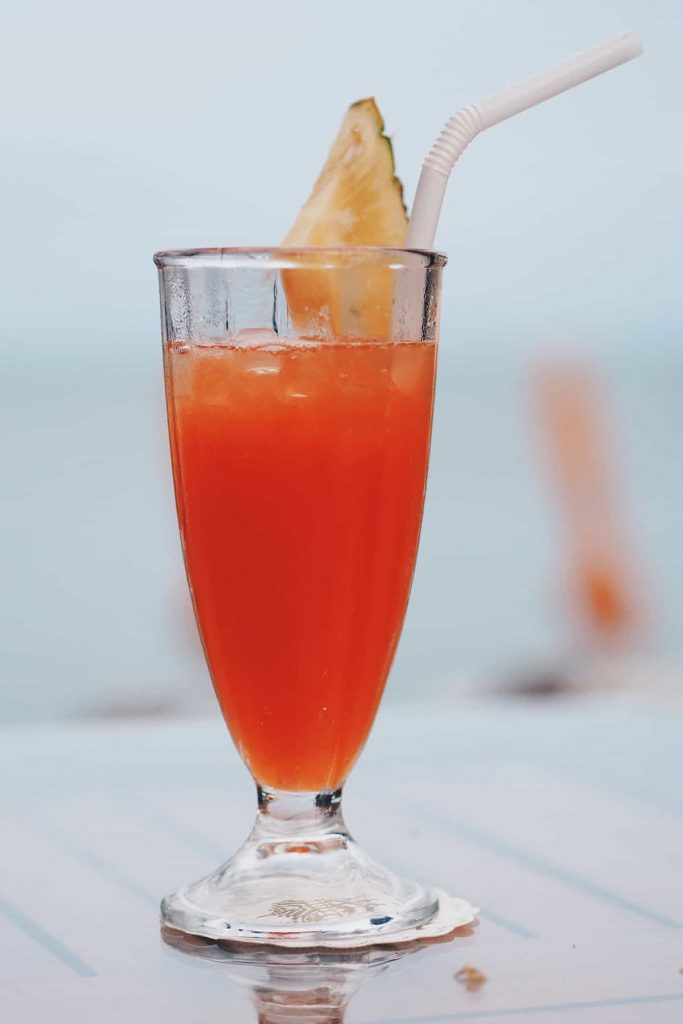 Jamaican Rum Punch - HowdyKitchen