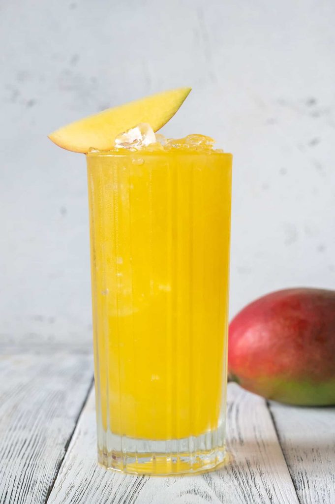 Mango Rum Punch - HowdyKitchen