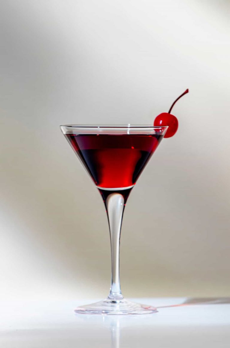 15 Best Cocktails with Bitters - HowdyKitchen