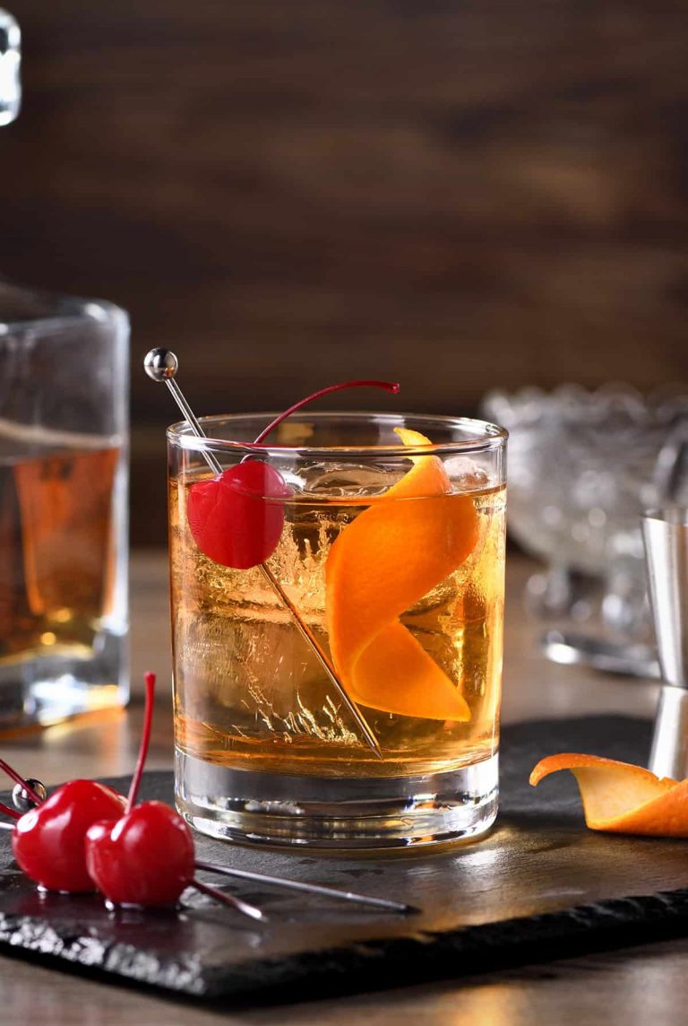 15 Best Cocktails with Bitters - HowdyKitchen