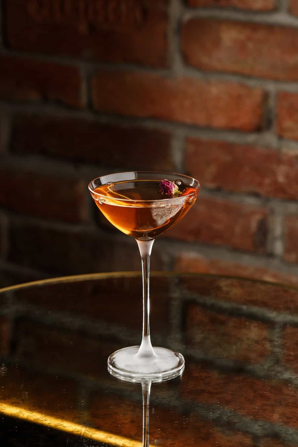 Rob Roy Cocktail Recipe - HowdyKitchen