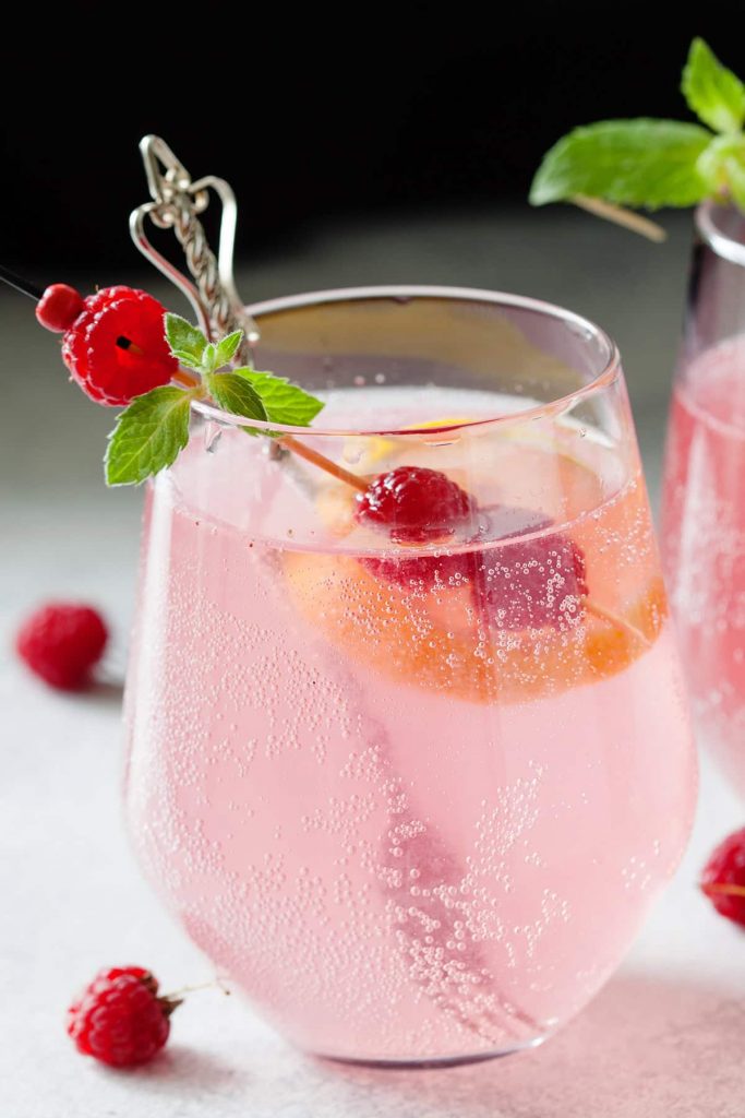 Rosé Gin Fizz - HowdyKitchen