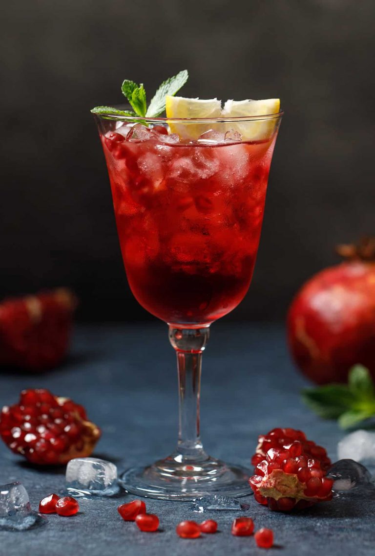 Sparkling Pomegranate Mocktail - HowdyKitchen
