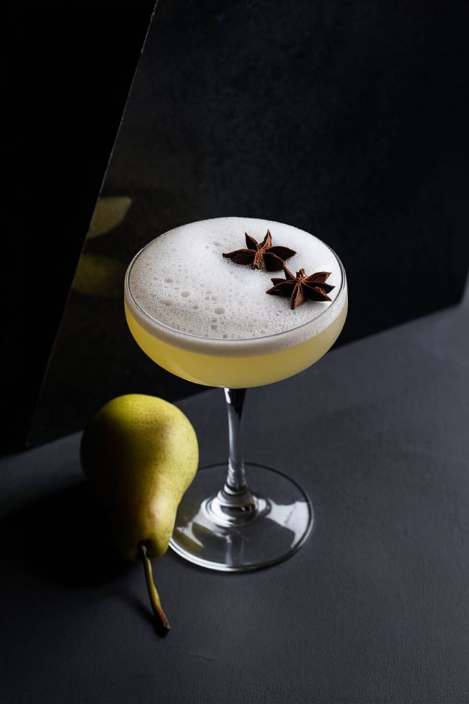 Spiced Pear Gin Fizz - HowdyKitchen