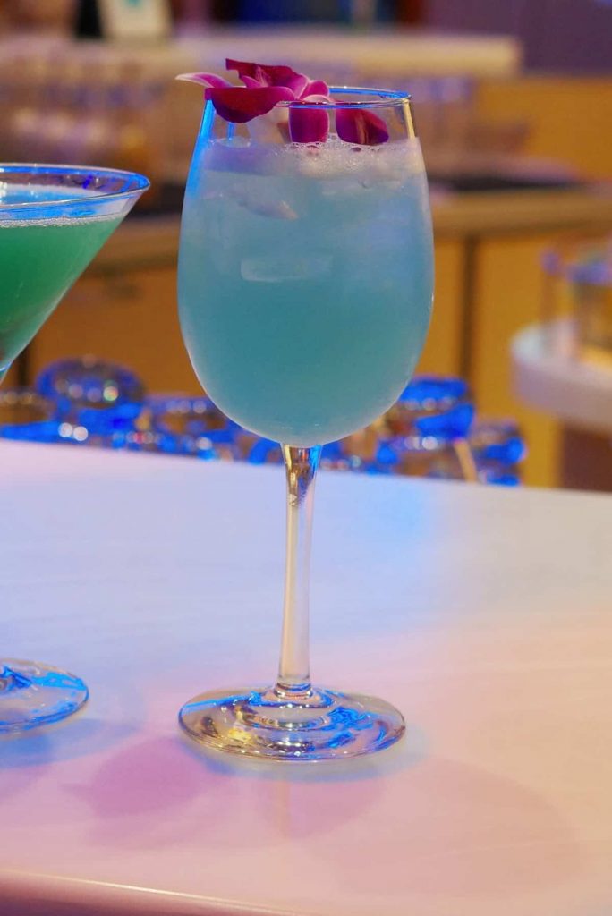 The Glass Slipper Cocktail - HowdyKitchen