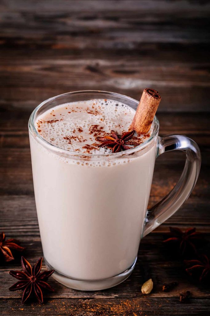 Vanilla Chai Tea Latte - HowdyKitchen