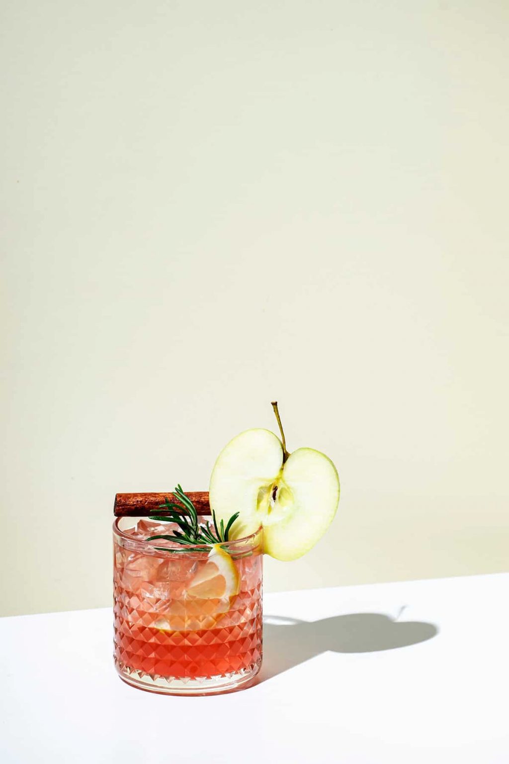 14 Popular Apple Juice Cocktails - HowdyKitchen