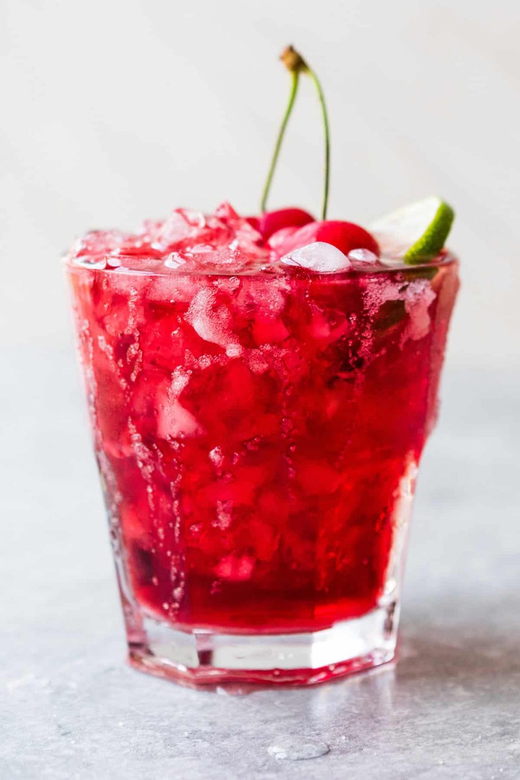 14 Delicious Cherry Cocktails - HowdyKitchen