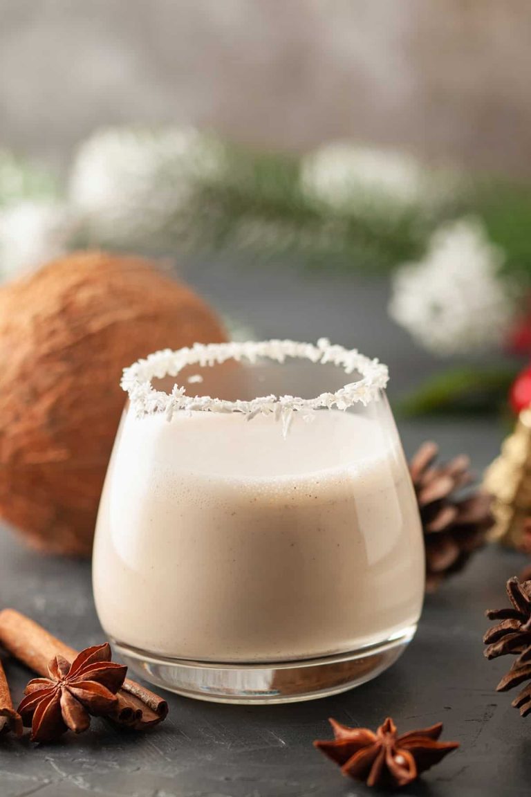 Coquito Cocktail - HowdyKitchen
