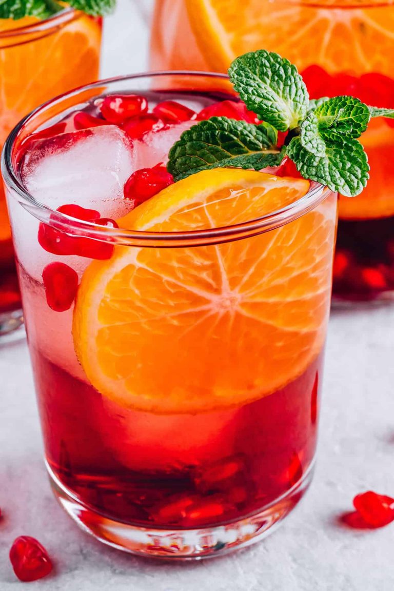 Cranberry Pomegranate Sangria - HowdyKitchen