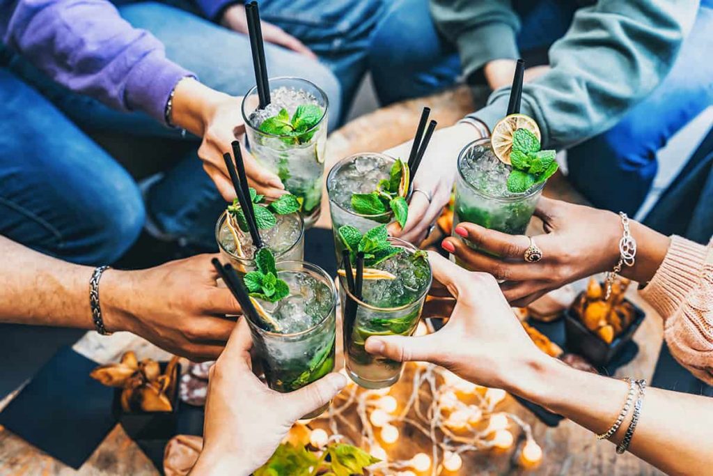 14 Popular Day Drinking Cocktails - HowdyKitchen