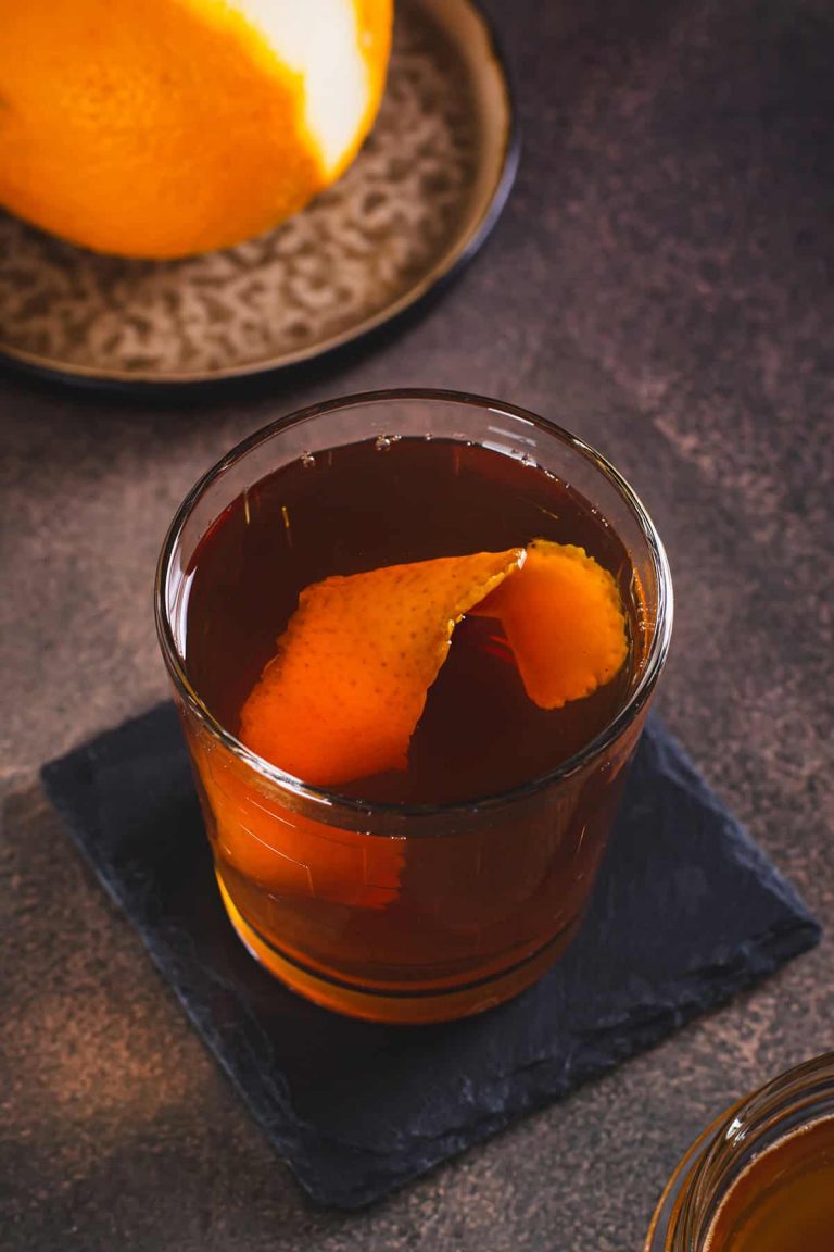 14 Popular Winter Whiskey Cocktails - HowdyKitchen