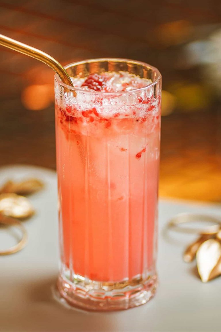 14 Best Raspberry Cocktails - HowdyKitchen
