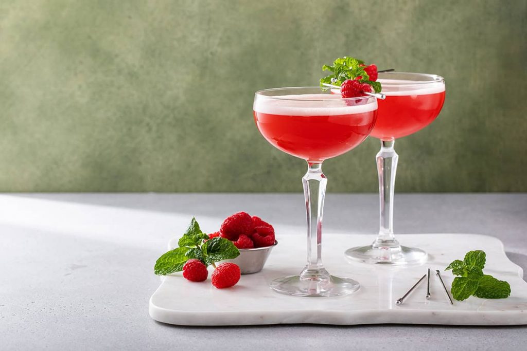 14 Best Raspberry Cocktails - HowdyKitchen