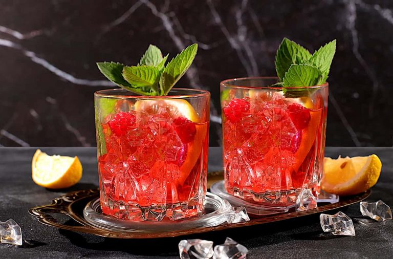 14 Best Raspberry Vodka Cocktails - HowdyKitchen