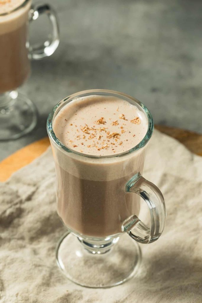 Rum Hot Chocolate - HowdyKitchen
